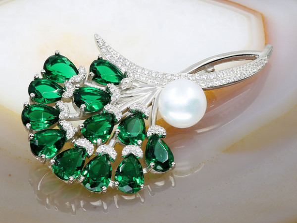 Brosa din Argint model Buchet Floral cu Cristale Verzi ab214