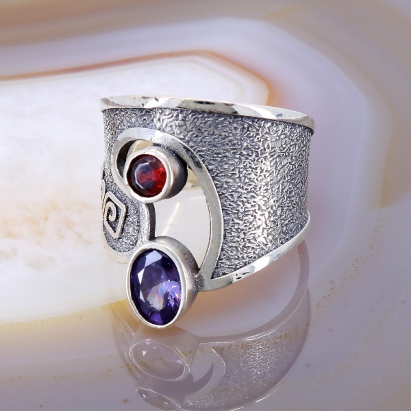 Bijuterie Inel Deosebit Vintage din Argint cu Pietre Rosii si Mov c2871