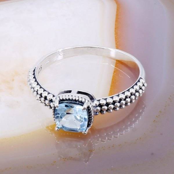 Inel din Argint 925 cu Piatra Albastra Multifatetata c2708