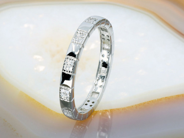 Inel din Argint 925 presarat cu Cristale de jur imprejur i1924