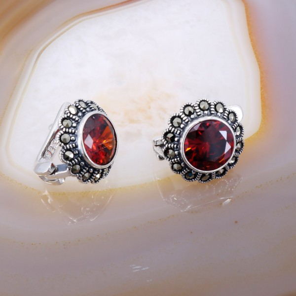 Cercei din Argint 925 cu Marcasite si piatra Rosie c3521