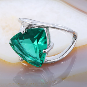 Inel din Argint 925 cu Cristal Trillion Cut de culoare Verde cod 2498