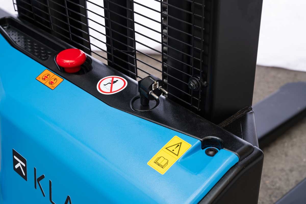 DS3 Transpalet electric cu catarg 1.500 kg, inaltime de ridicare 2.500 ...