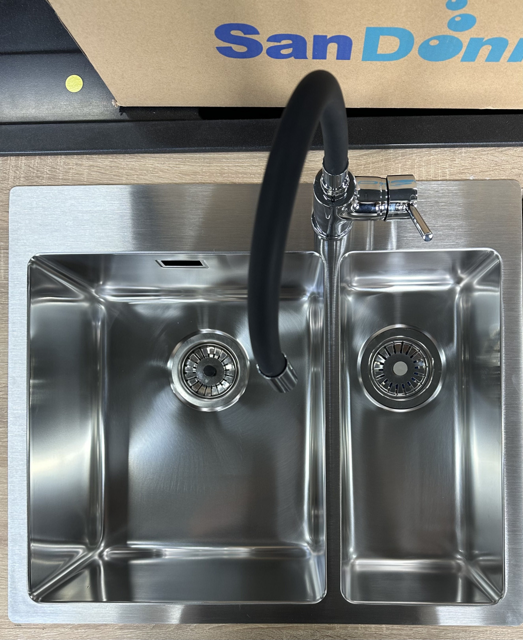 Čelični sudoper 59x50x20 i flexy slavina