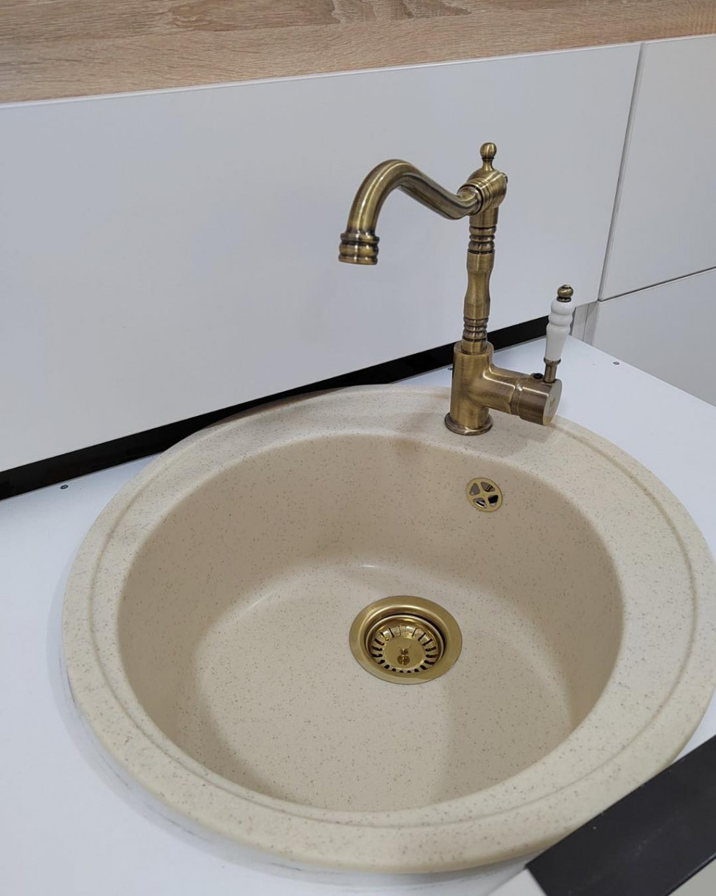 Granitni sudoper Ulgran U101 u kombinaciji sa Retro slavinom i sifonom