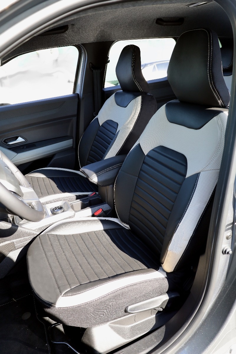 Duster III (2024-2025) - Set Huse scaune din Piele Premium Editie Bej ...