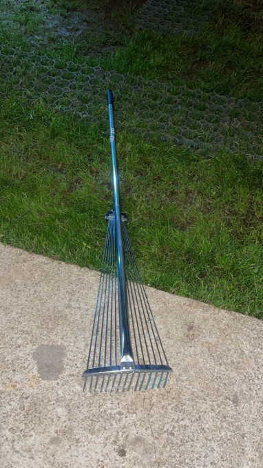 Grebla de Gradinarit Pentru Frunze cu Dinti Flexibili si Reglabili ...