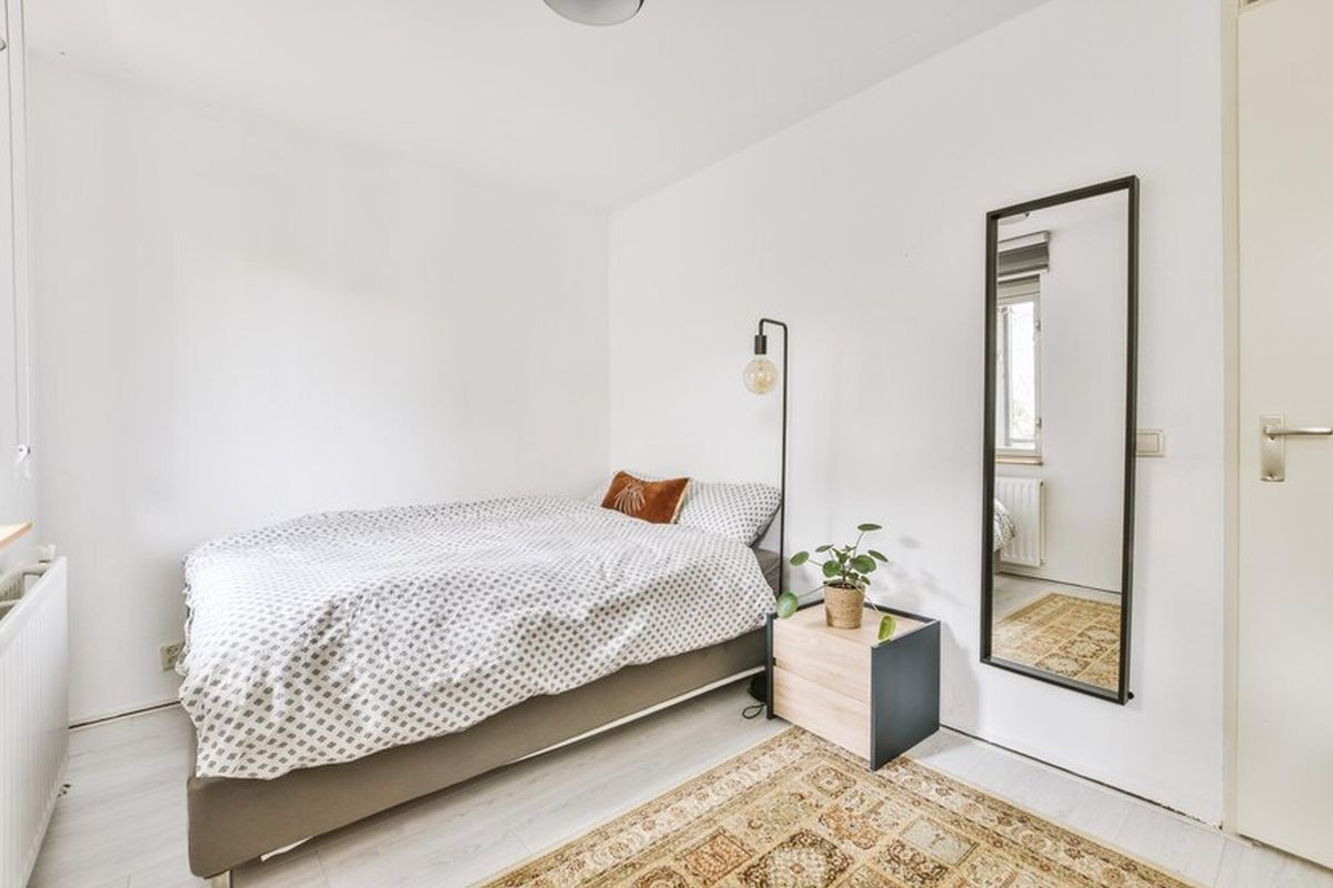 Idei de amenajare dormitor ingust + poze ᐈ Patulmeu