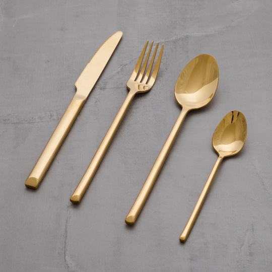 Set 16 tacamuri aurii CONRADO - Chilipirul Zilei