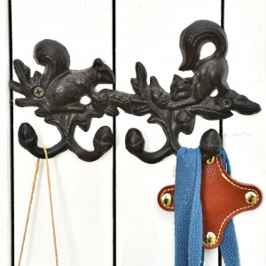 Cuier decorativ cu 4 carlige Sungmor, vintage, fonta, ruginiu, 20,8 × 11,6 cm - Chilipirul Zilei