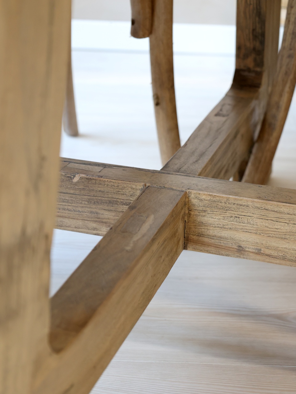 Masa dining, rotunda, din lemn reciclat, aspect rustic, Marseille