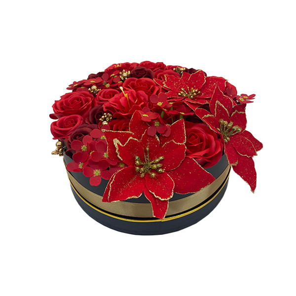 Aranjament floral in cutie neagra rotunda cu craciunite, hortensii si trandafiri de sapun