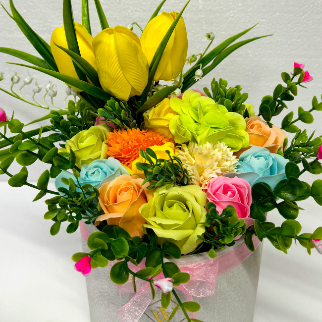 Aranjament floral Spring, trandafiri, lalele, hortensii, garoafe din ...