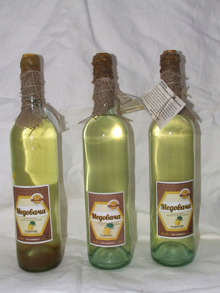 Medovača na bazi rakije od dunje - 0,75