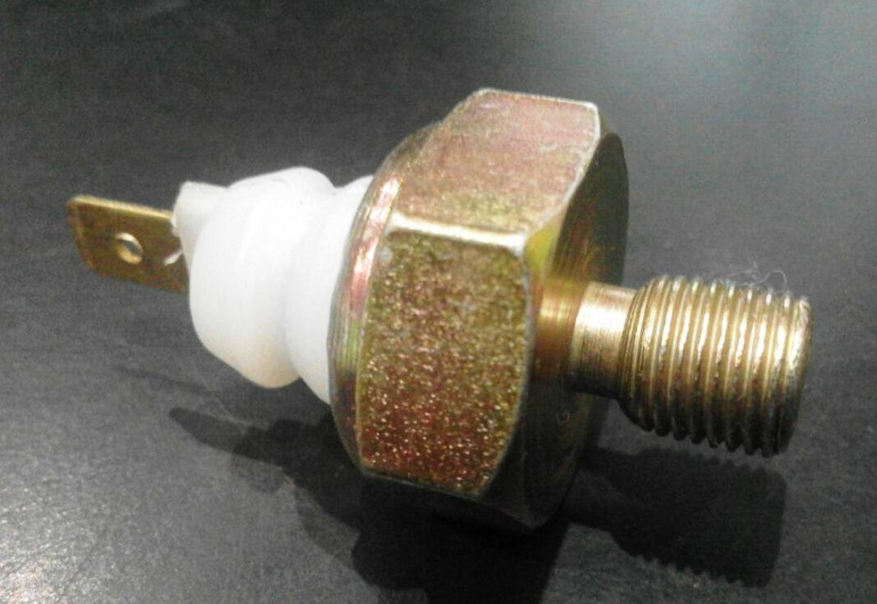 SENZOR PRITISKA ULJA KHD/DEUTZ 511/912 01182479