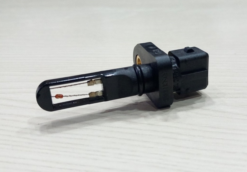 SENZOR TEMPERATURE VOLVO 20450695