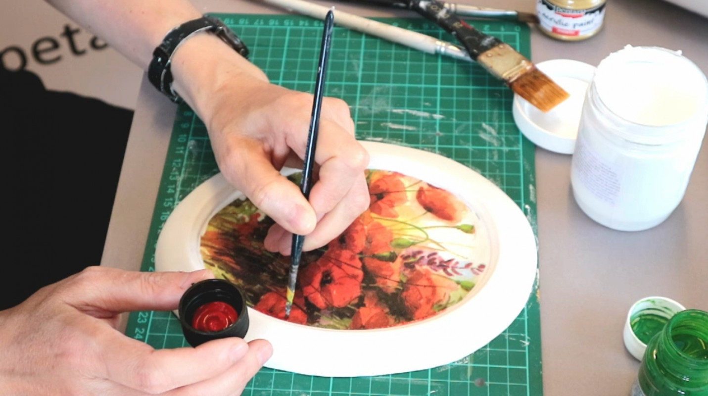 Cum să decorezi un tablou turnat din praf ceramic cu tehnica șervețelului?