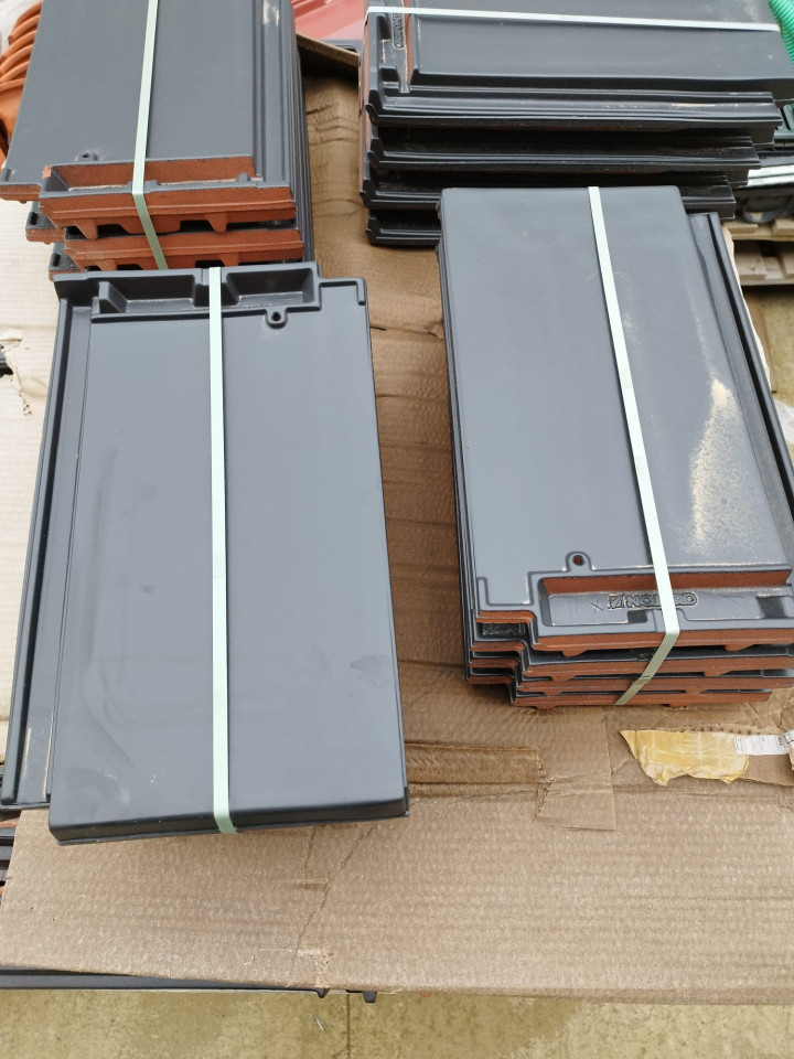 Tigla ceramica Creaton Domino negru mat