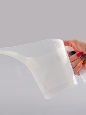 Easy pour, mixing and measuring jug