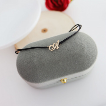 Bratara cu snur si initiala din aur 14k - la alegere