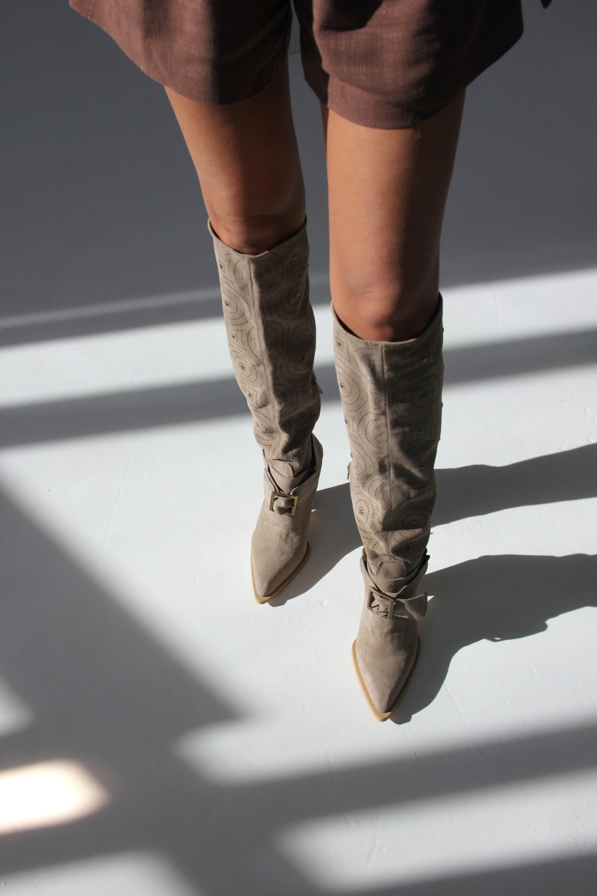 Cizme ciocate Beowulf Bej perforate piele naturala