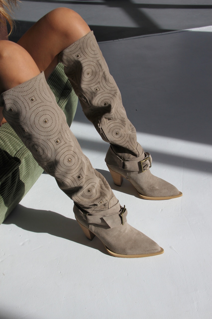 Cizme ciocate Beowulf Bej perforate piele naturala