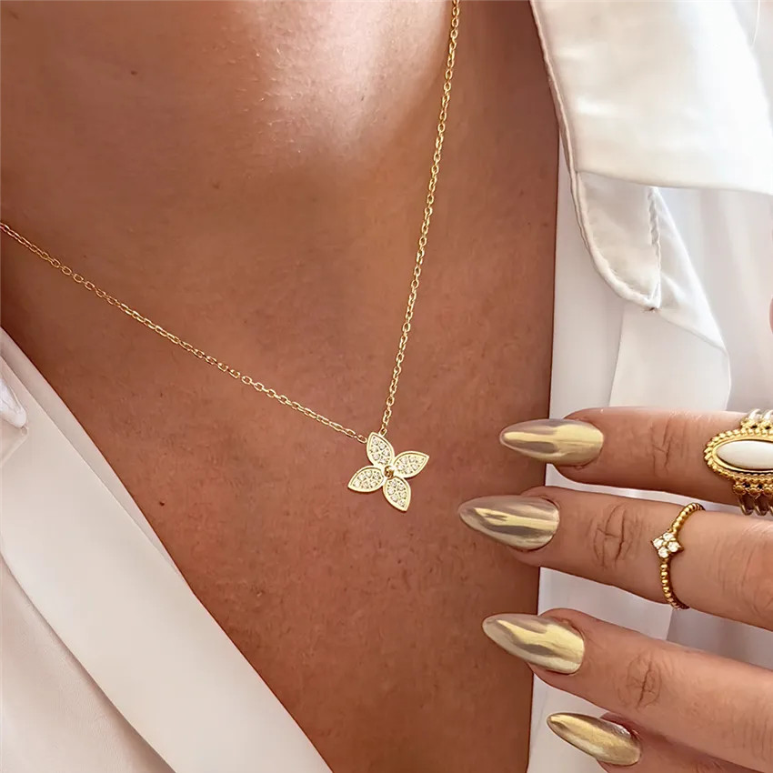 Colier Placat cu Aur de 14K - Model Lantisor Fin cu Pandantiv Stea