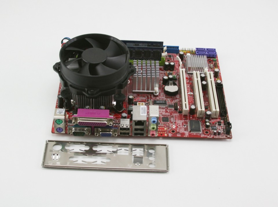 Kit Placa de baza MSI G31M3 V2 + Intel Quad Core E5440(Q9550) + 4GB ...