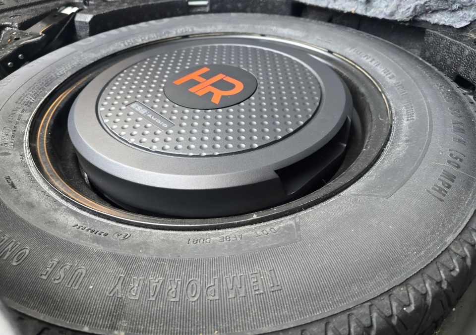 Subwoofer auto activ ESB HR 11 SW 260mm 200W RMS INSTALARE LA ROATA DE ...